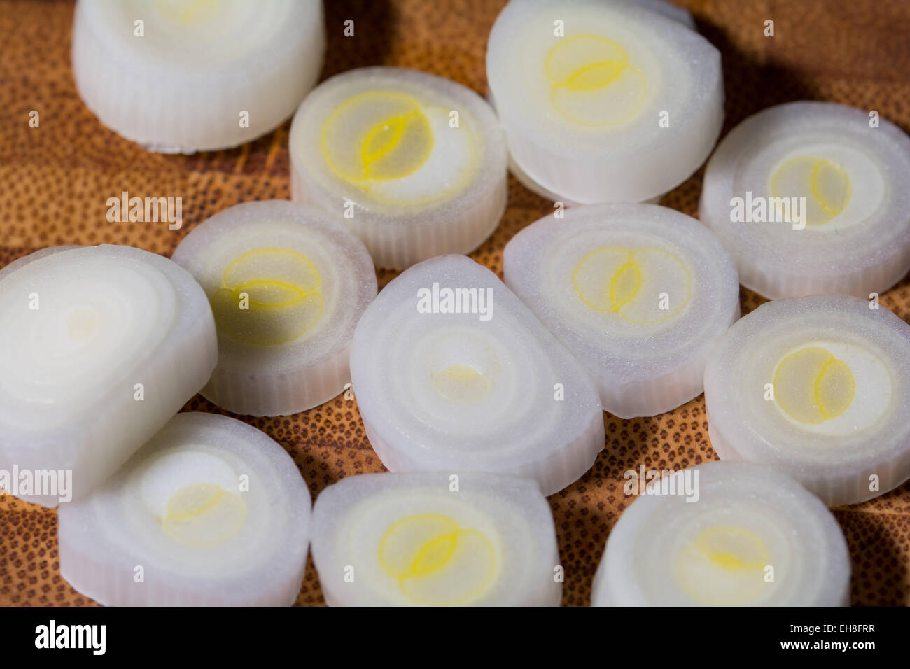 Cutted spring onions on a cutting board Stock Photo - Alamy