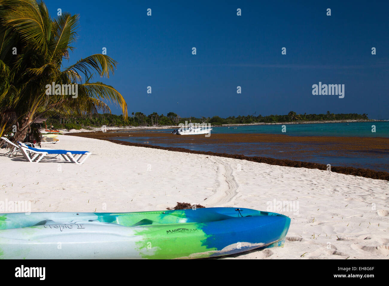 A white sandy beach on Soliman Bay, Mexico Stock Photo - Alamy