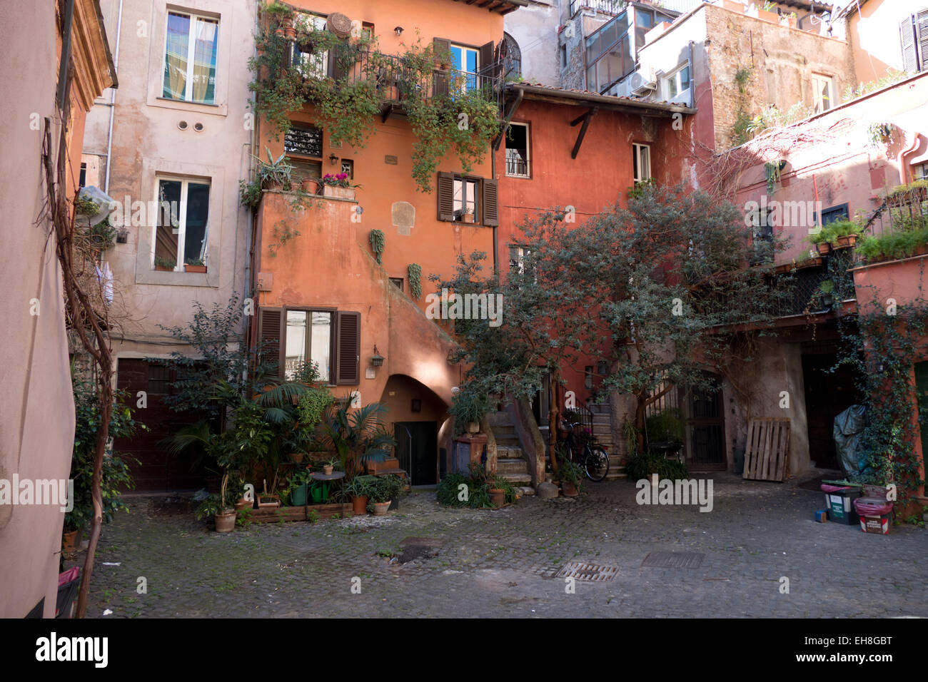 Traditional homes and buildings with courtyard in Arco degli Acetari ...