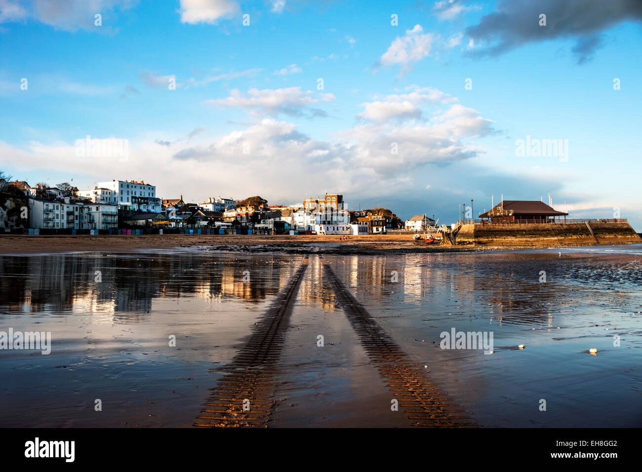 Making tracks hi-res stock photography and images - Alamy
