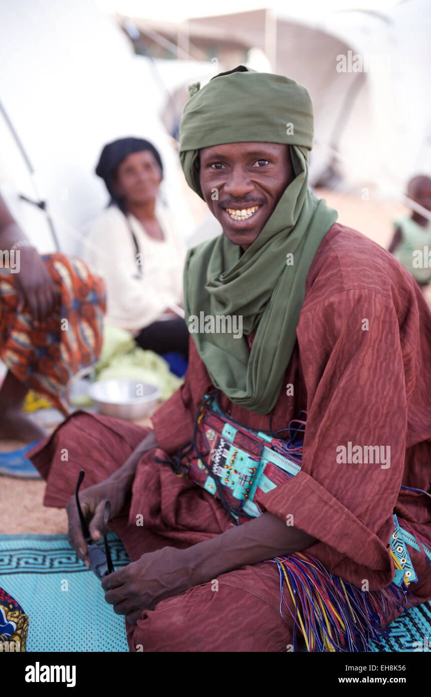Smiling and happy portraits men, women and children of Tuareg descent ...