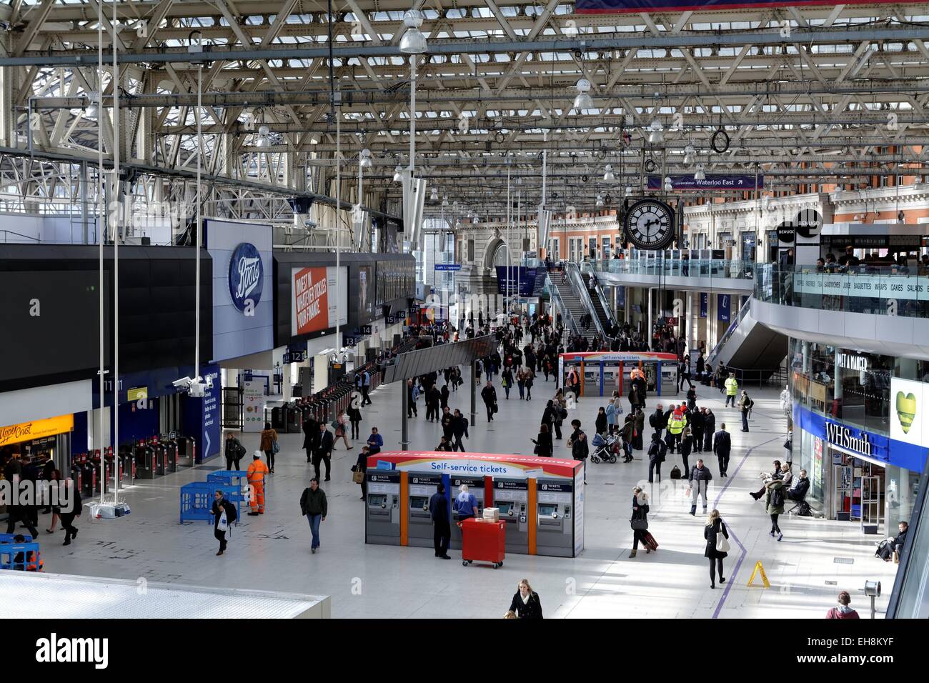 Waterloo station london roof hi-res stock photography and images - Alamy