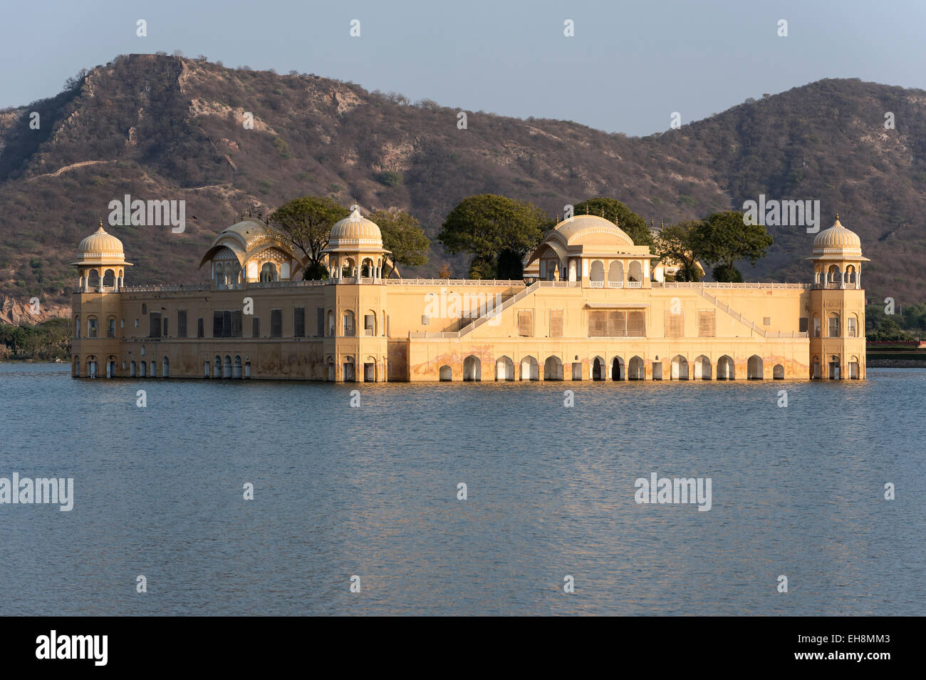 Jal Mahal (Water Palace) on Man Sagar Lake in Jaipur, Rajasthan, India ...