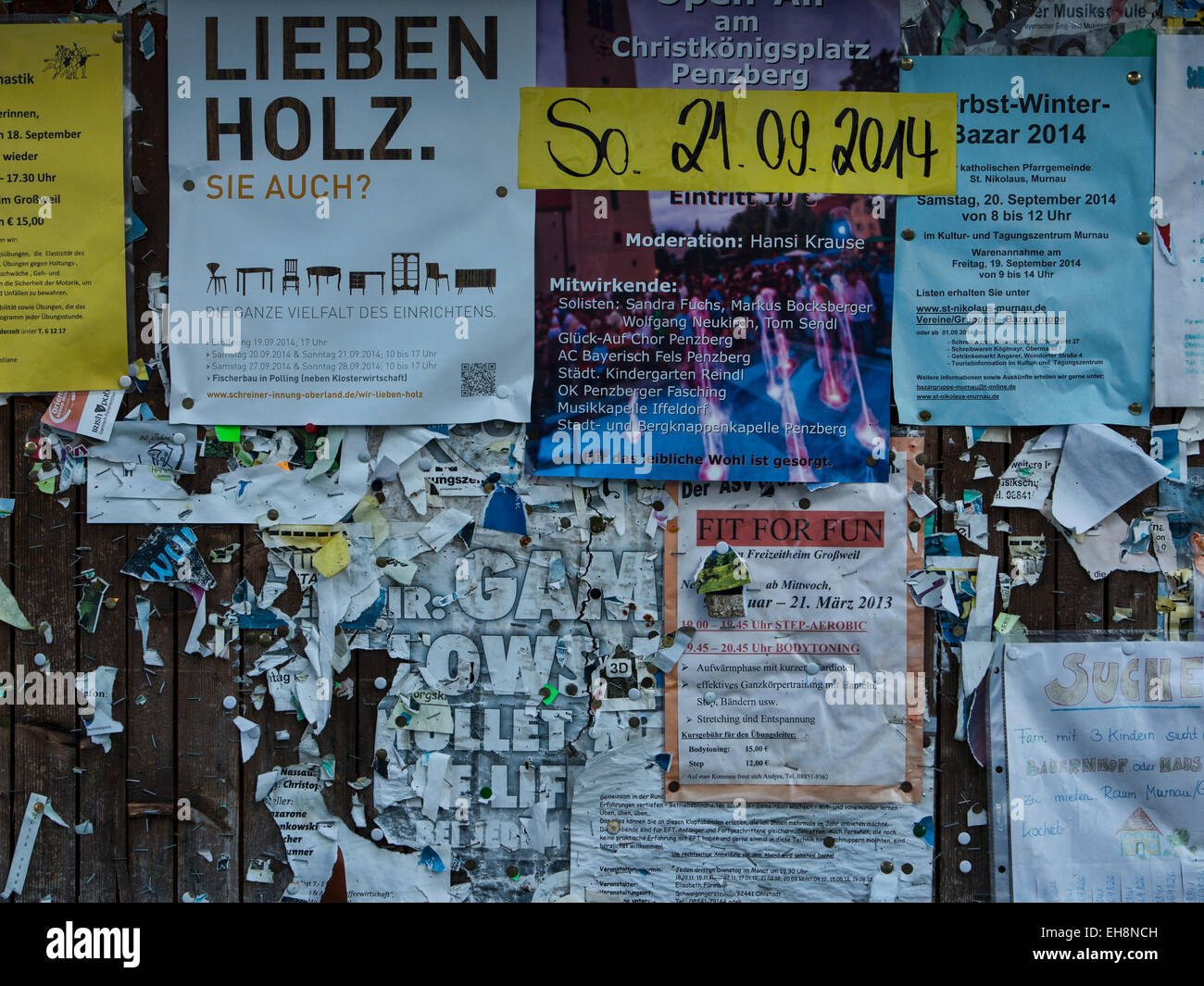 Community bulletin board hi-res stock photography and images - Alamy