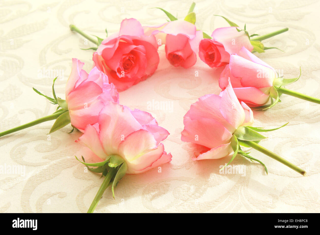Roses circle hi-res stock photography and images - Alamy