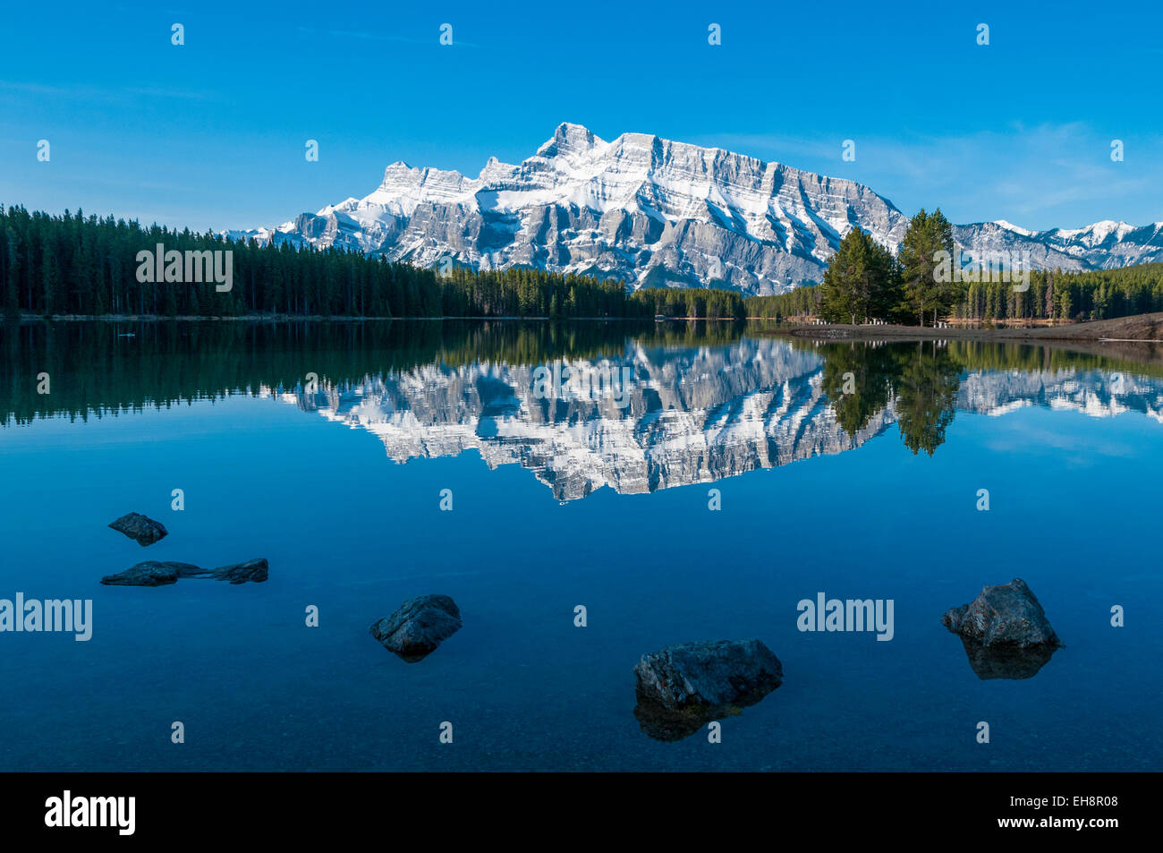 Two jack lake hi-res stock photography and images - Alamy