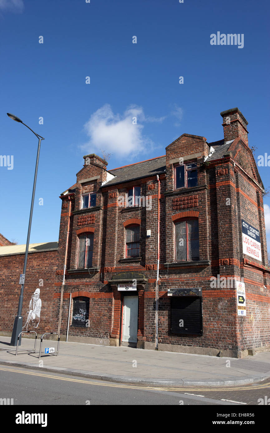 Disused warehouse in Liverpool Merseyside UK Stock Photo - Alamy