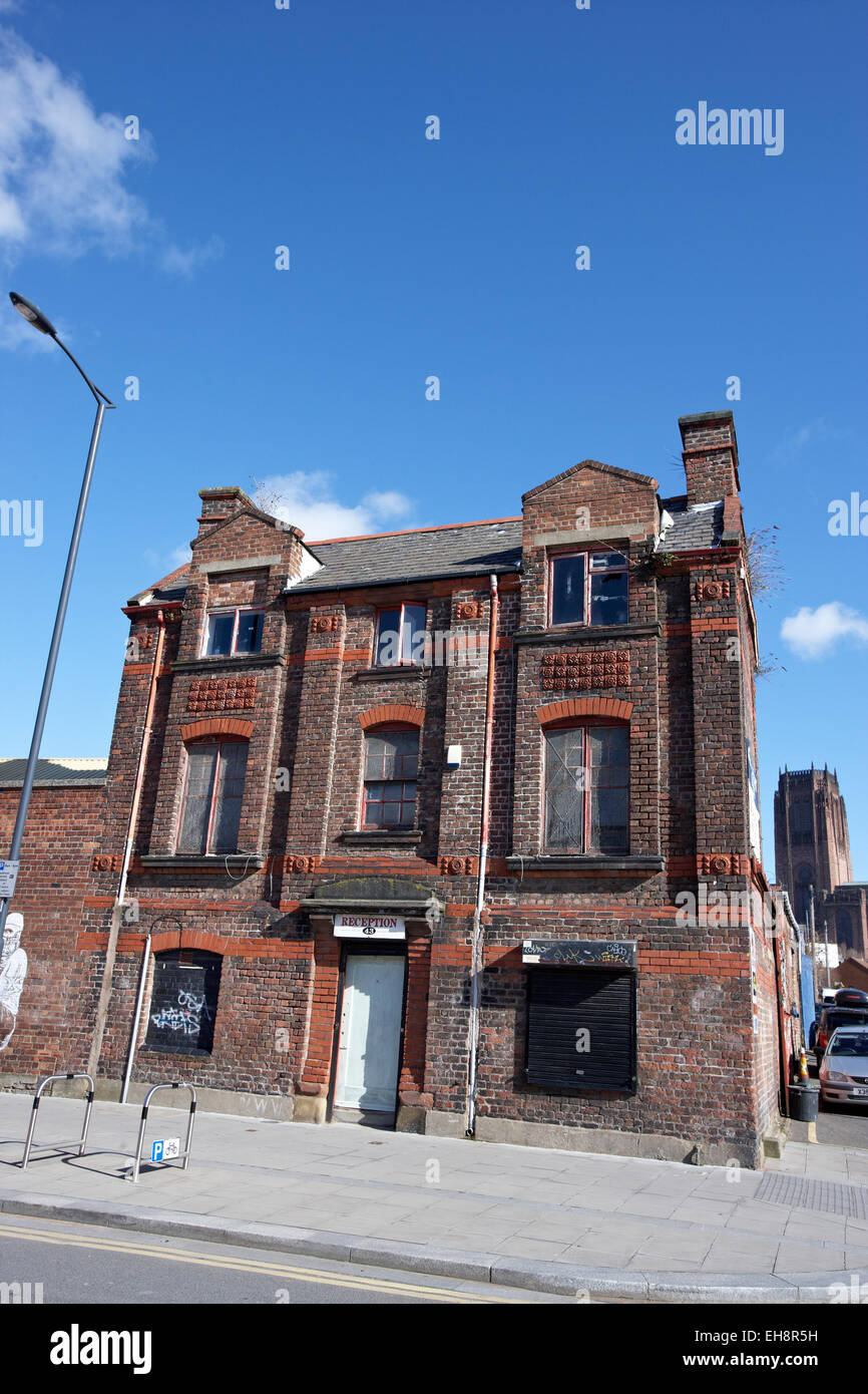 Disused warehouse in Liverpool Merseyside UK Stock Photo - Alamy