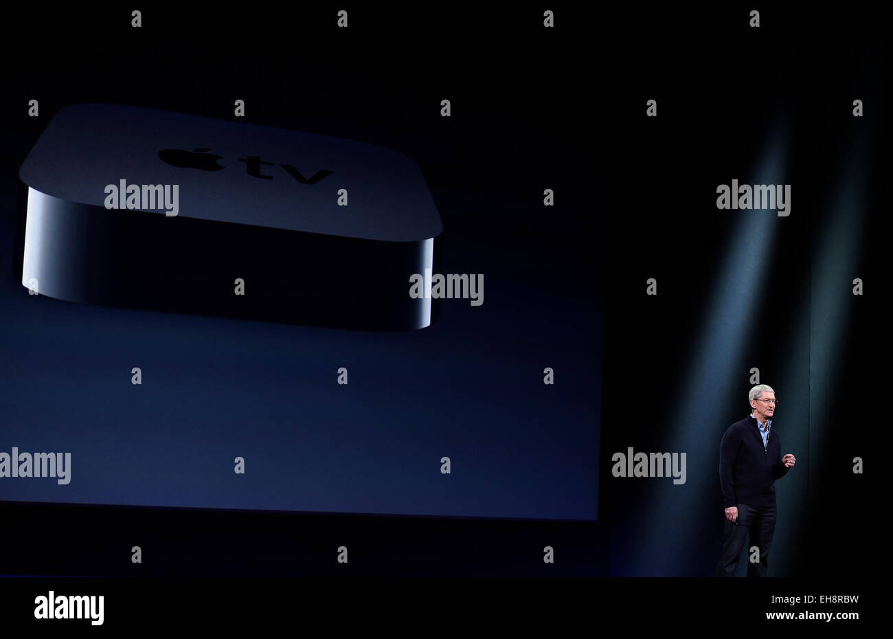 San Francisco. 9th Mar, 2015. Apple's CEO Tim Cook introduces the Apple ...