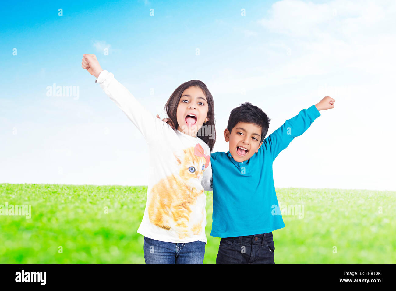 Kids standing grass hi-res stock photography and images - Alamy