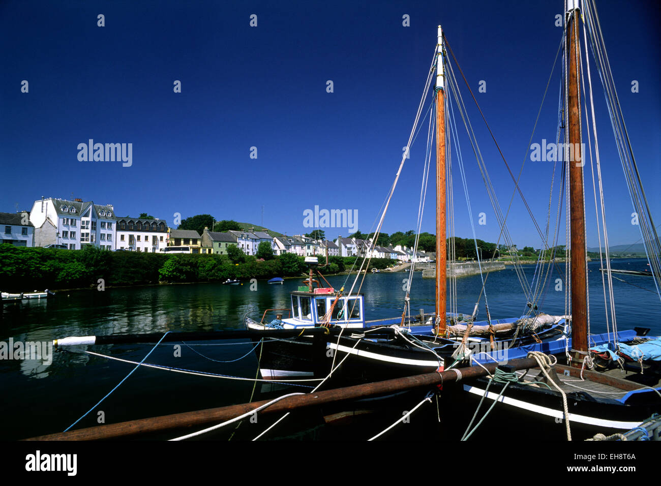Ireland, County Galway, Connemara, Ballyconneely, Roundstone Harbour ...