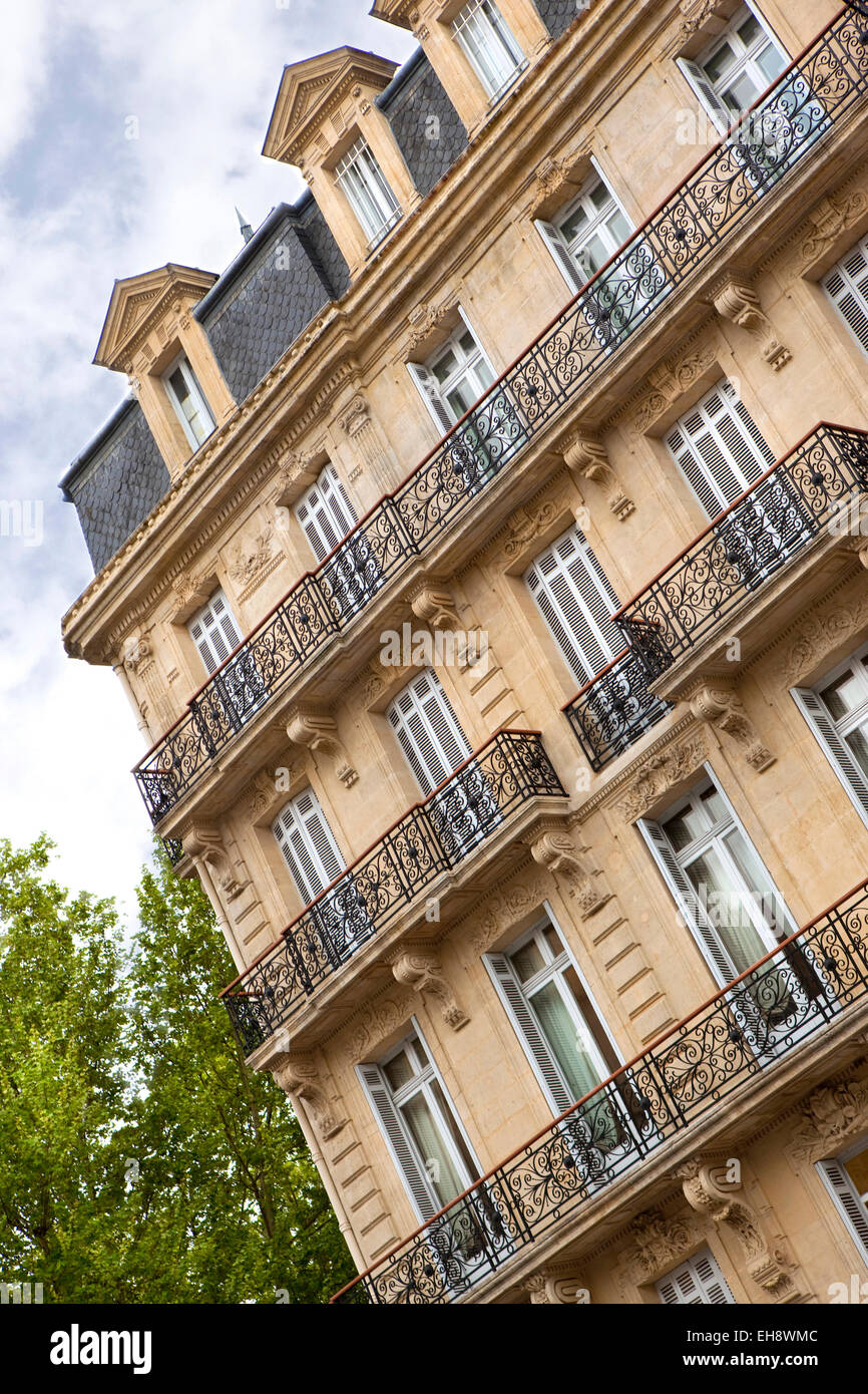 Facade of a stylish building in Bordeaux, France Stock Photo - Alamy