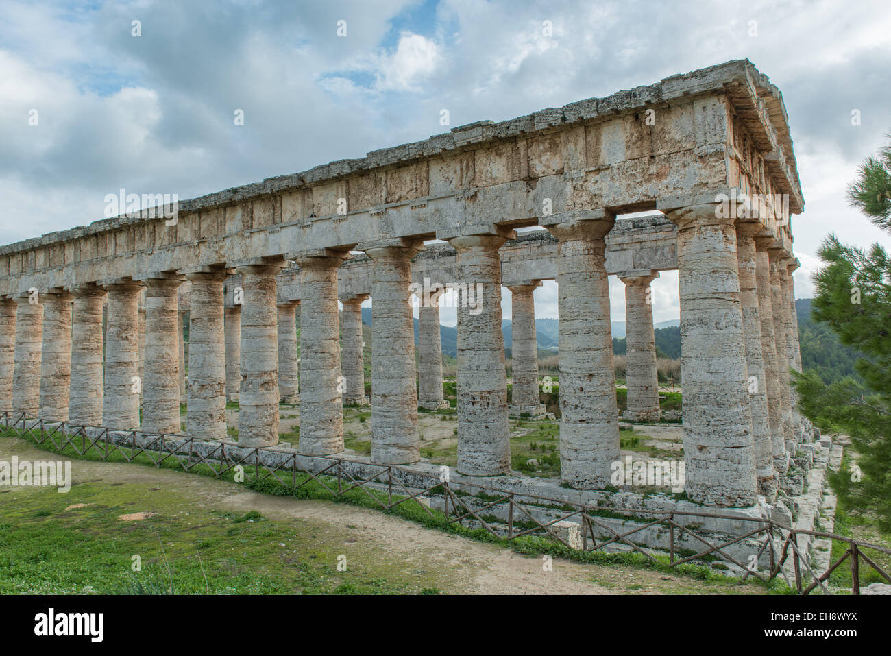 Segesta temple hi-res stock photography and images - Alamy