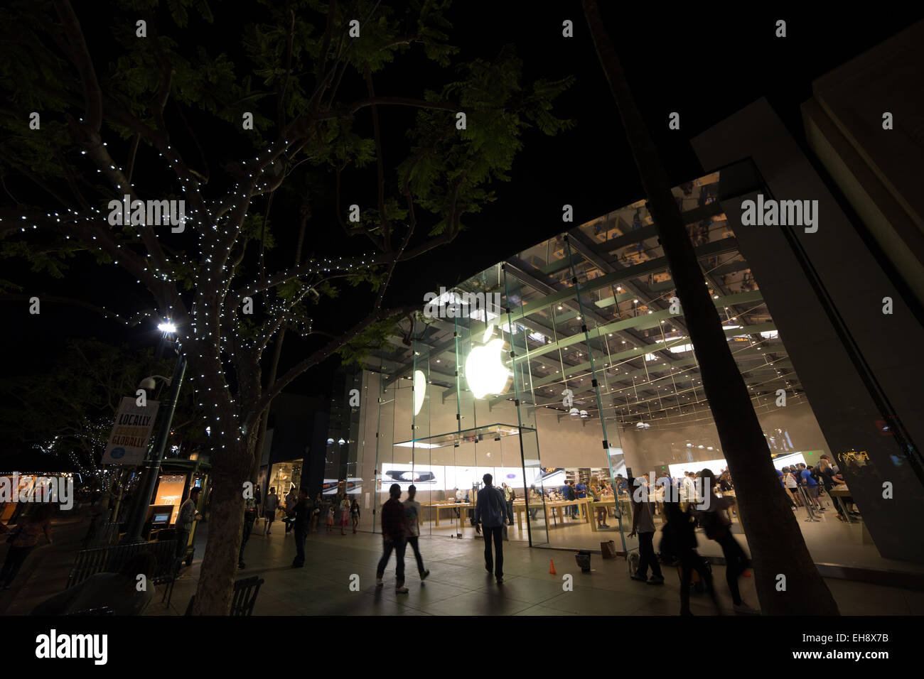 Store santa hi-res stock photography and images - Alamy