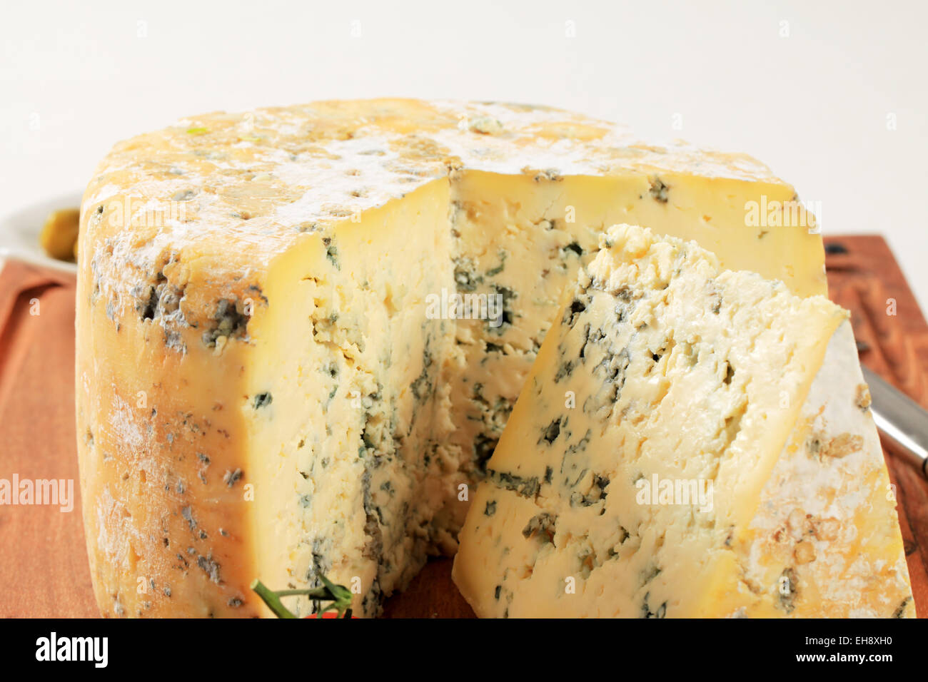 Wheel of blue cheese on cutting board Stock Photo - Alamy