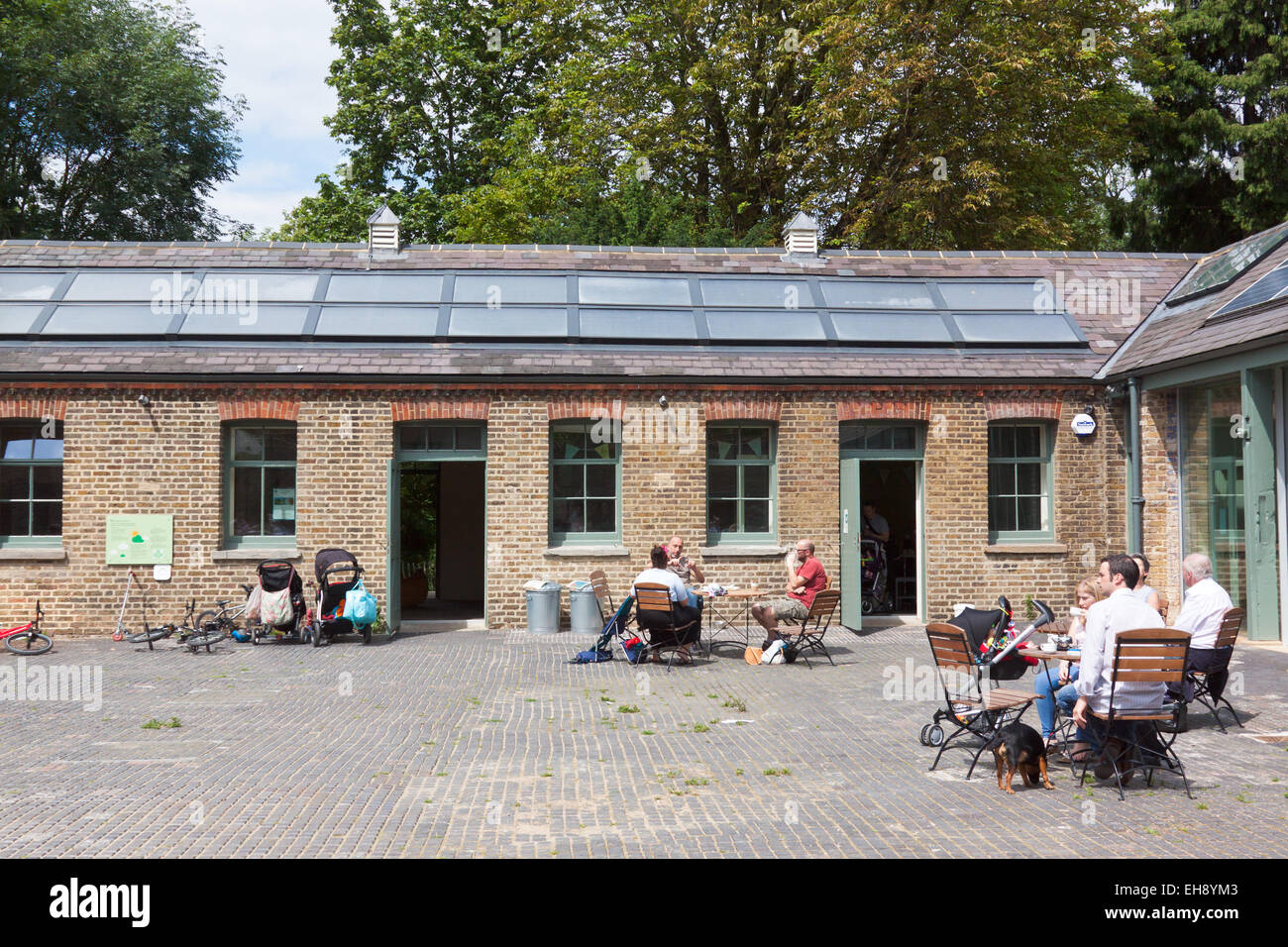 Morden hall park hi-res stock photography and images - Alamy