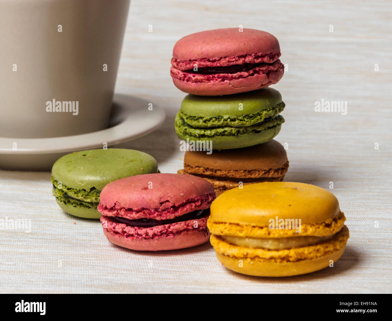 Cream macaroon hi-res stock photography and images - Alamy