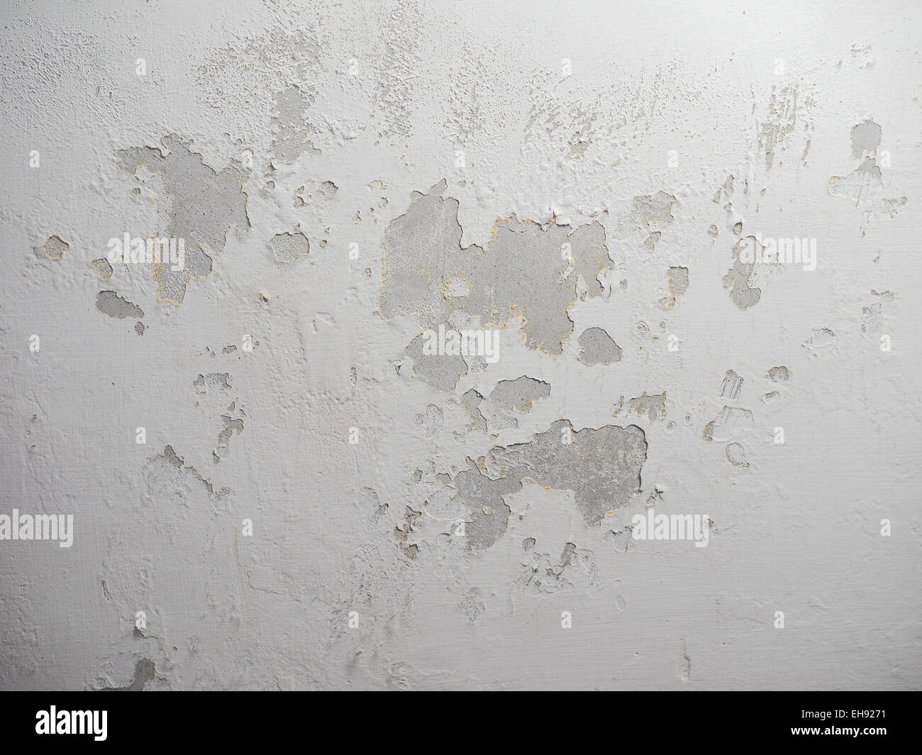 Damage caused by damp and moisture on a wall Stock Photo - Alamy