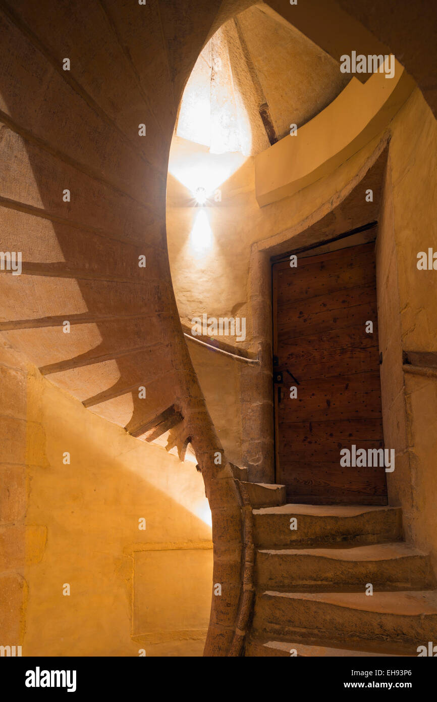 Lyon traboules hi-res stock photography and images - Alamy