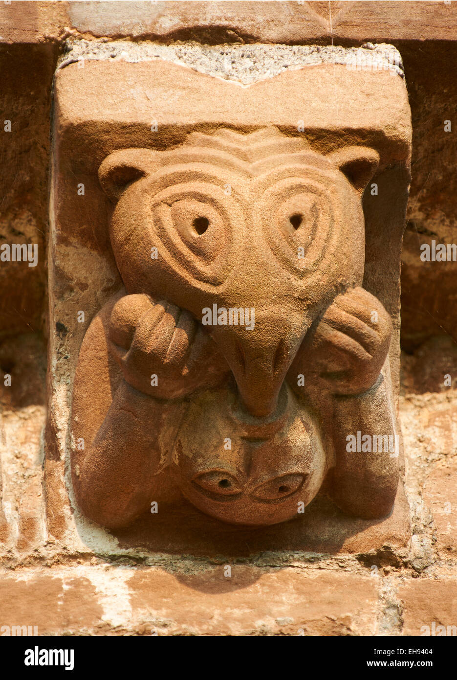 Romanesque architecture and sculpture hi-res stock photography and ...