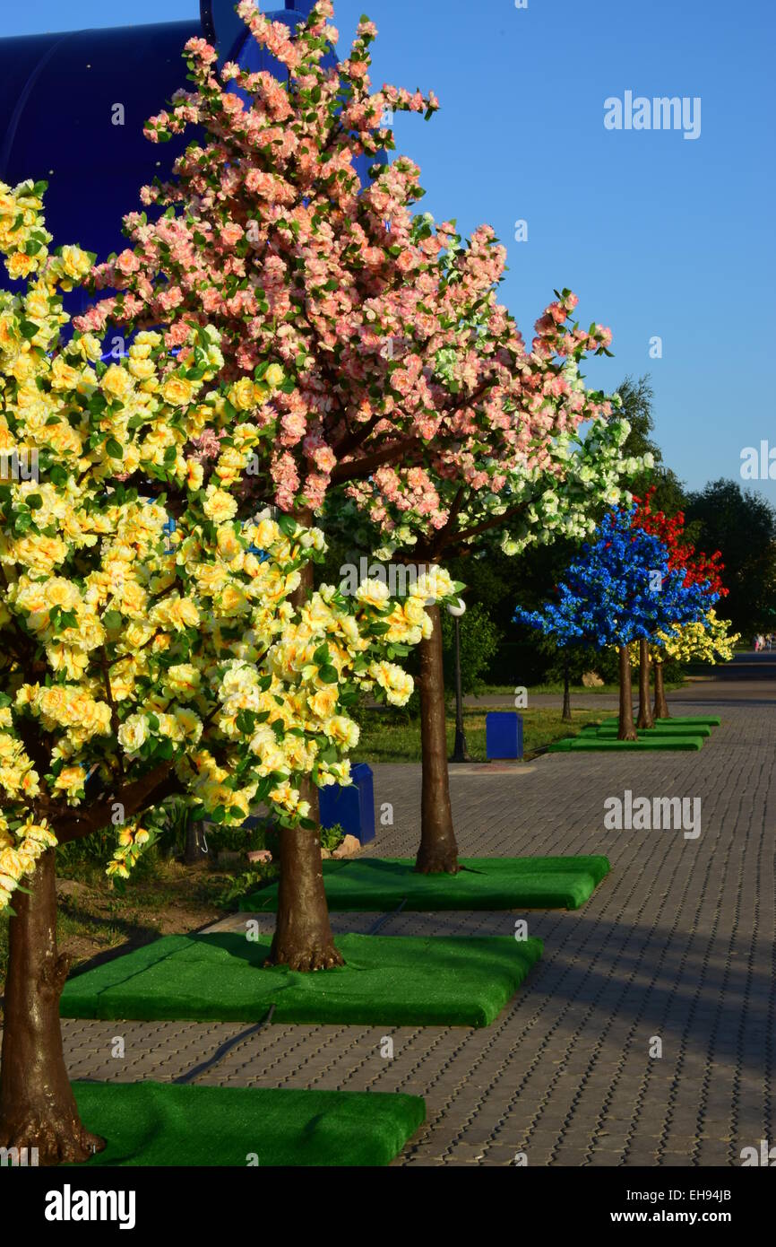 Artificial trees hi-res stock photography and images - Alamy