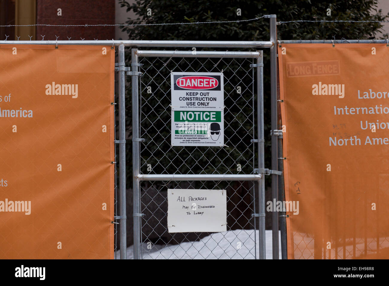 Building construction area fence danger notice - USA Stock Photo - Alamy