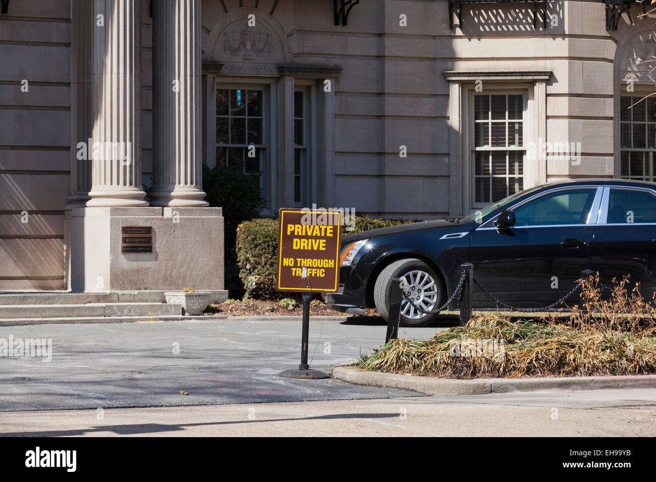 Private driveway hi-res stock photography and images - Alamy