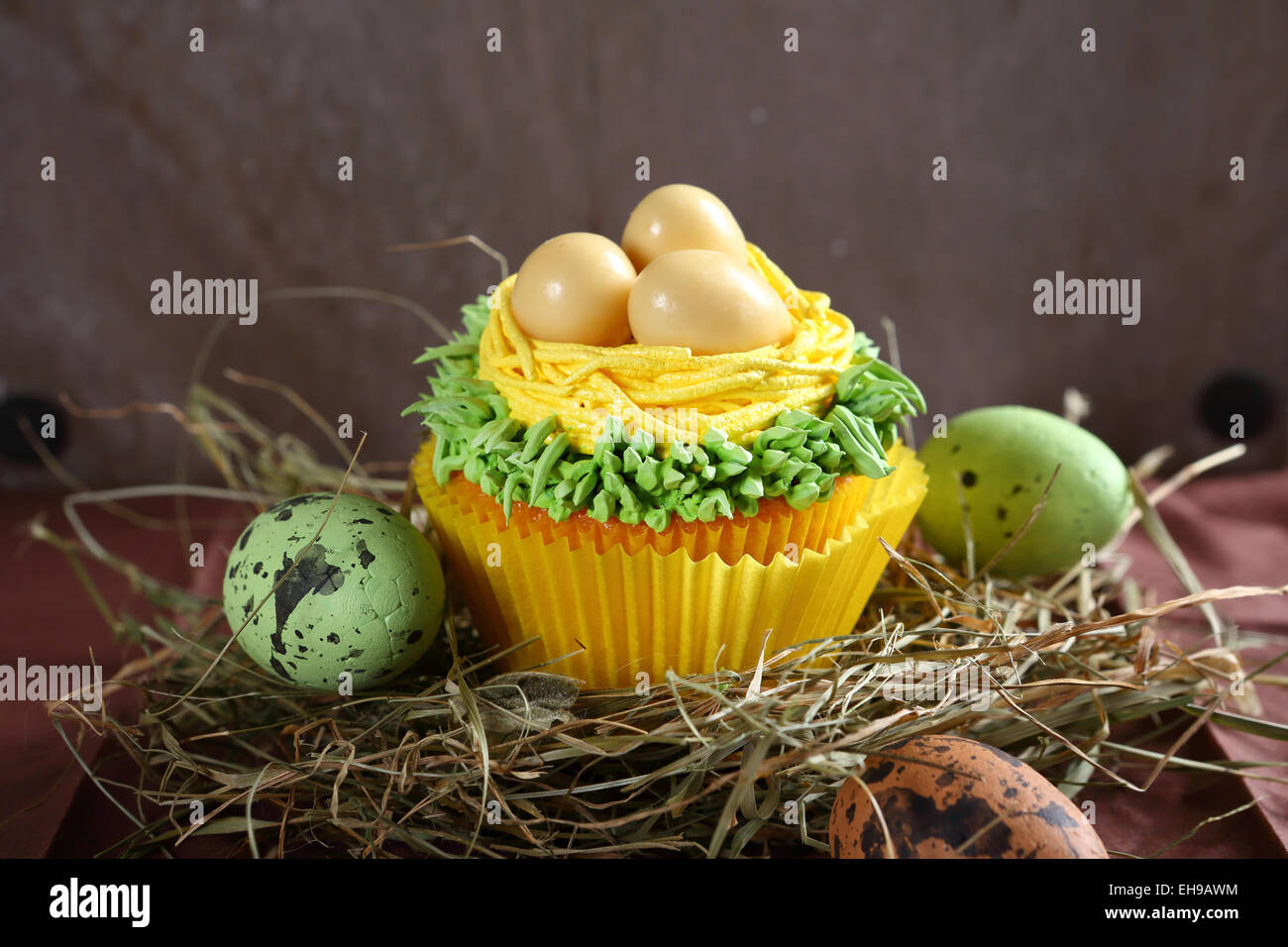 small easter cupcake with eggs, food Stock Photo - Alamy