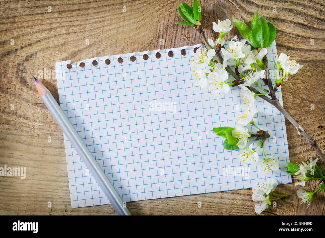 flowers and note on wooden background Stock Photo - Alamy
