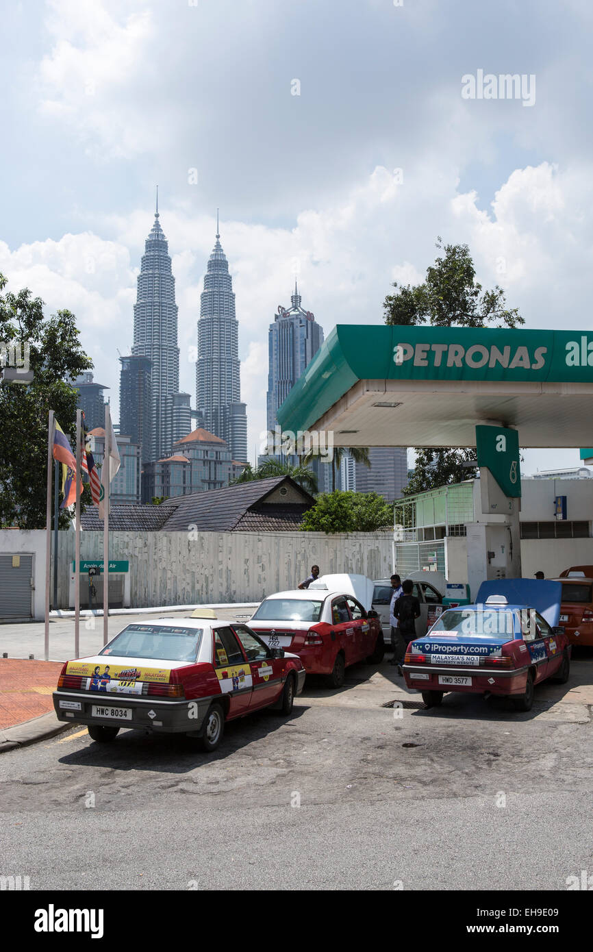 Petronas petrol station hi-res stock photography and images - Alamy