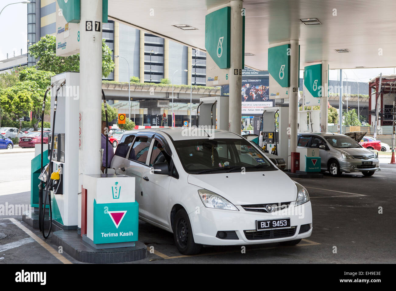 Cars fill up at a Pertoliam Nasional Bhd. (Petronas) gas station in ...