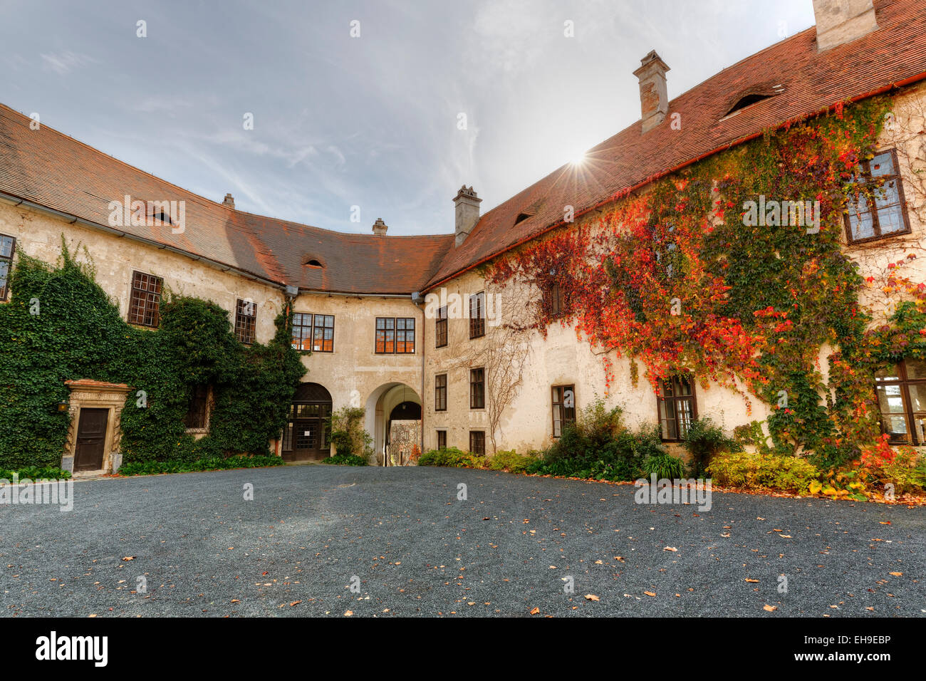 Yard castle hi-res stock photography and images - Alamy