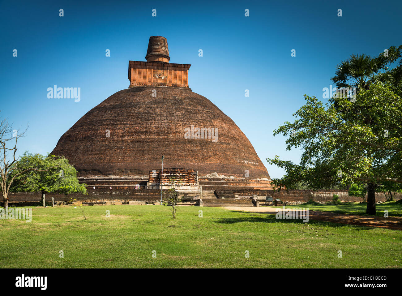 Ancient Jetavanarama Dagoba, a huge red brick stupa in Anuradhapura ...