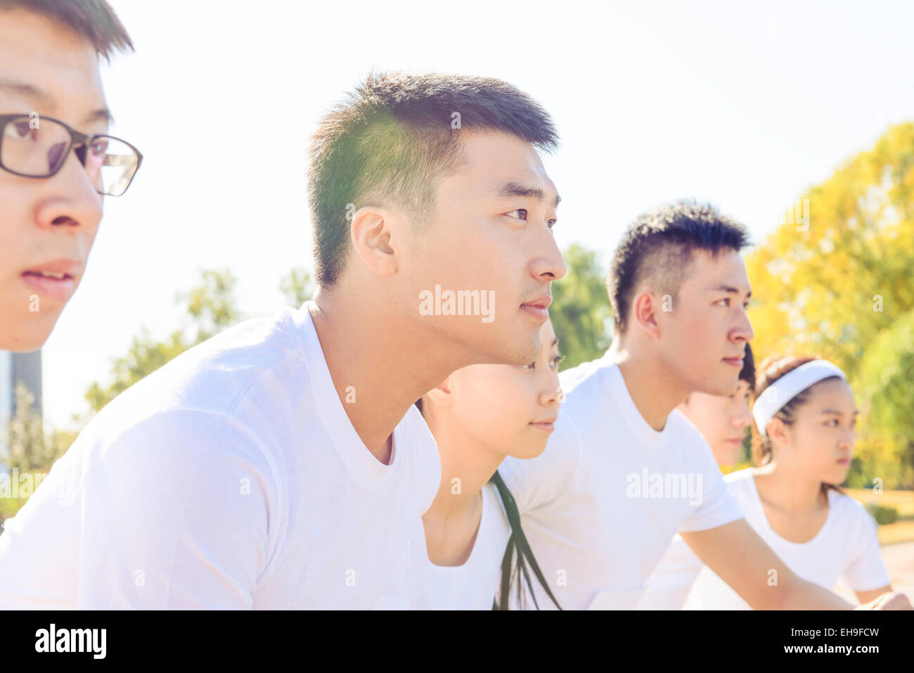Running event runners starting line hi-res stock photography and images ...
