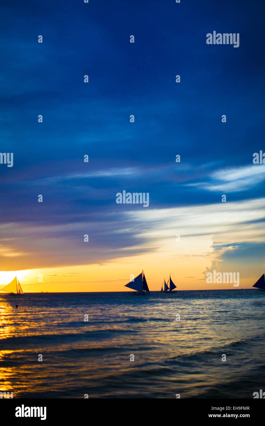 Sail boats sunset boracay hi-res stock photography and images - Alamy