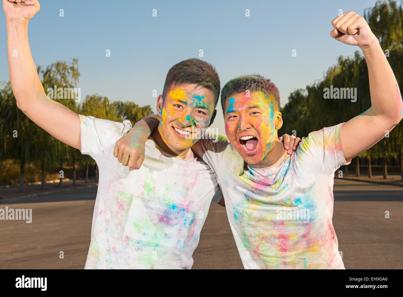 Friends at The Color Run Stock Photo - Alamy