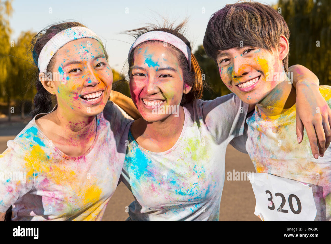 Friends at The Color Run Stock Photo - Alamy
