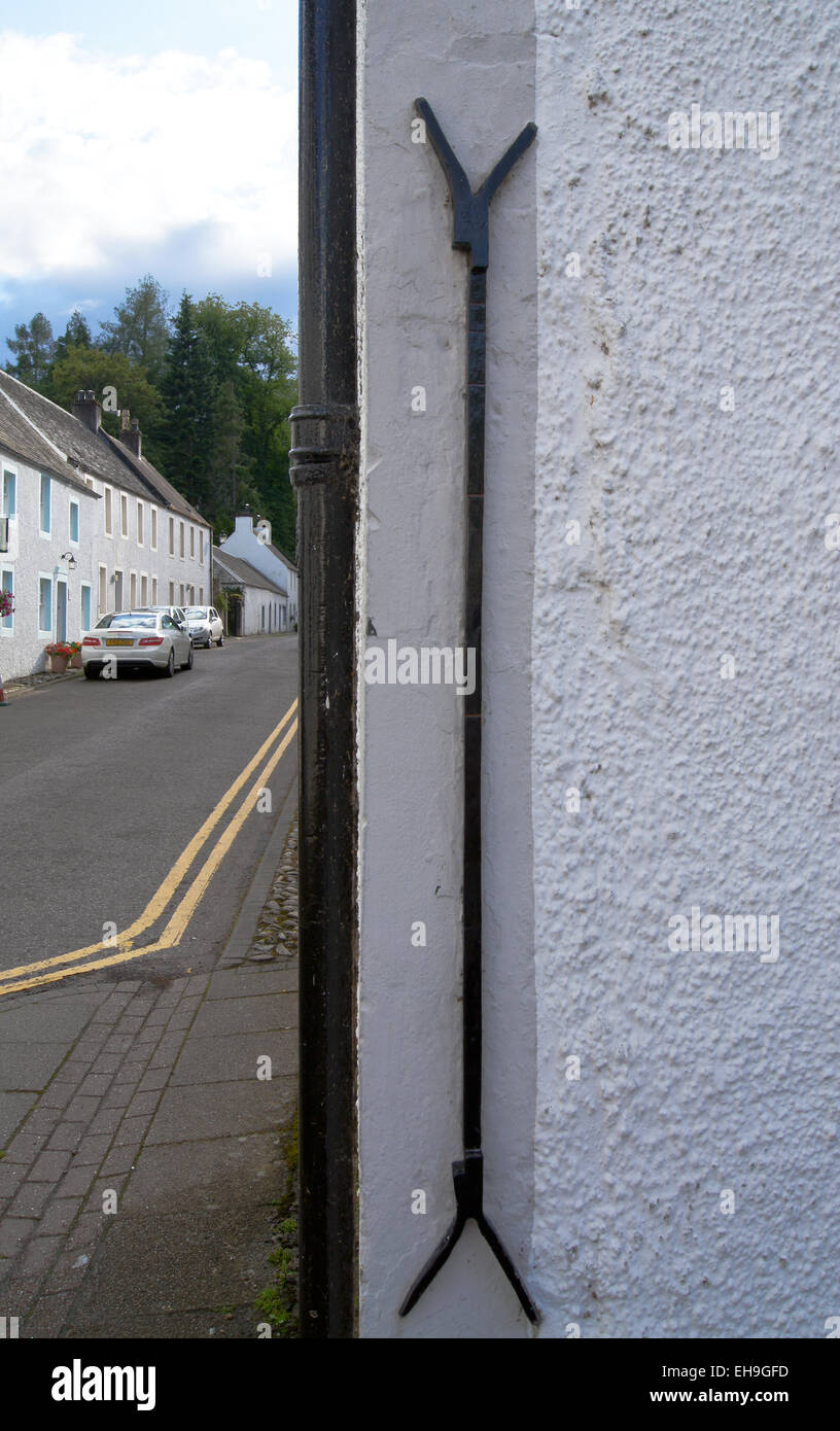 "Dunkeld Ell" weaver's standard measure of 37 inches (94cm) in cast ...