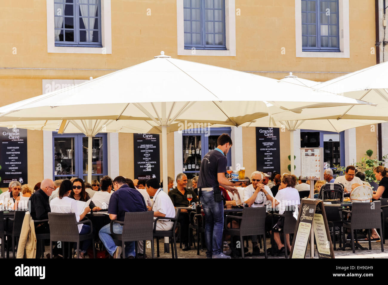 Saint emilion wine bar hi-res stock photography and images - Alamy