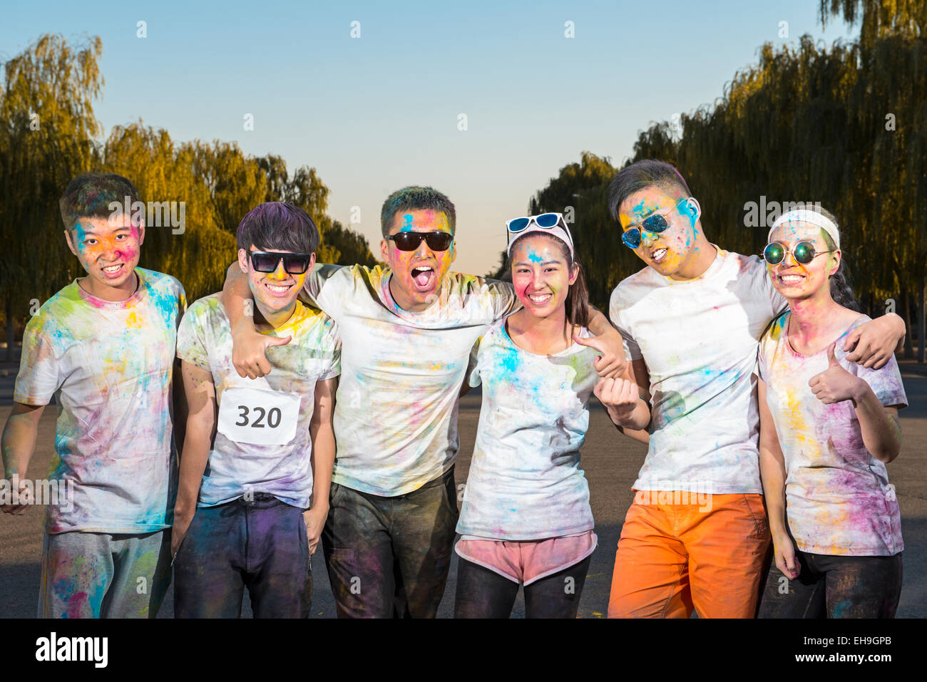 Friends at The Color Run Stock Photo - Alamy