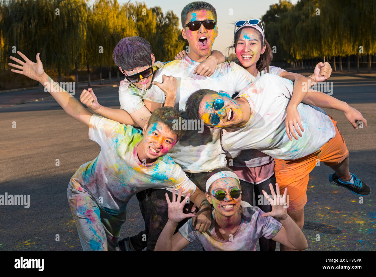 Friends at The Color Run Stock Photo - Alamy