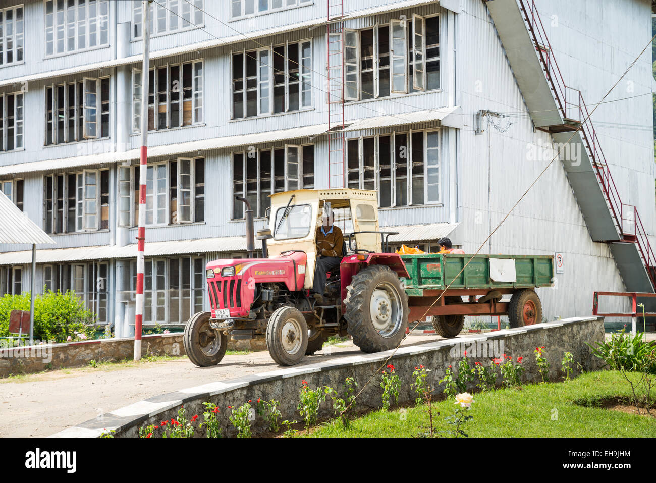 Nuwara Eliya Pedro Tea Estate tea factory & plantation in the hill ...