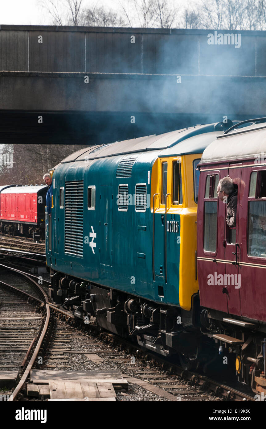 Class 35 Hymek diesel loco leaving Bury railway station recreating a ...