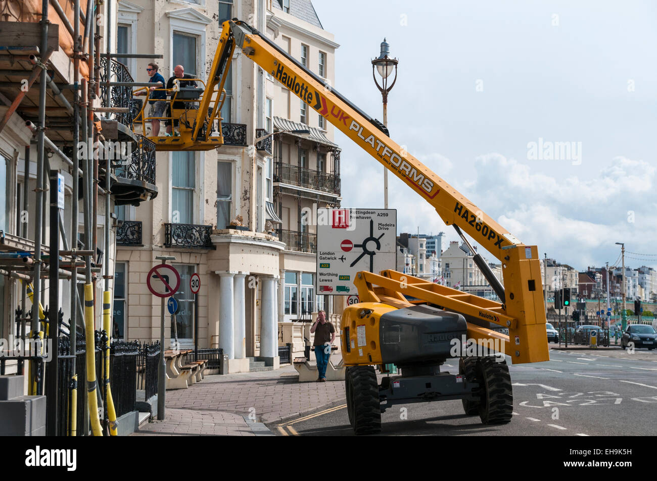 Elevated work platform hi-res stock photography and images - Alamy