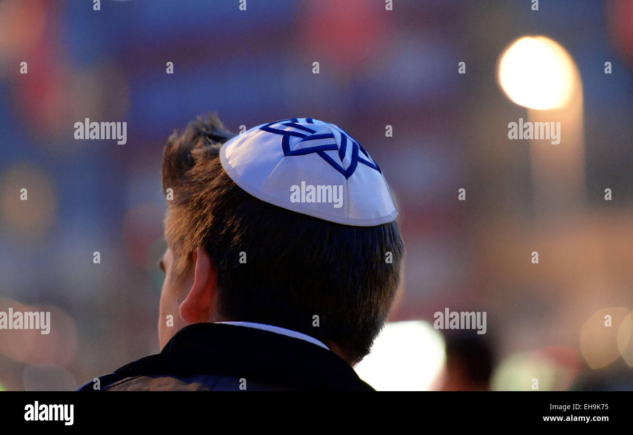 Wearing kippahs hi-res stock photography and images - Alamy