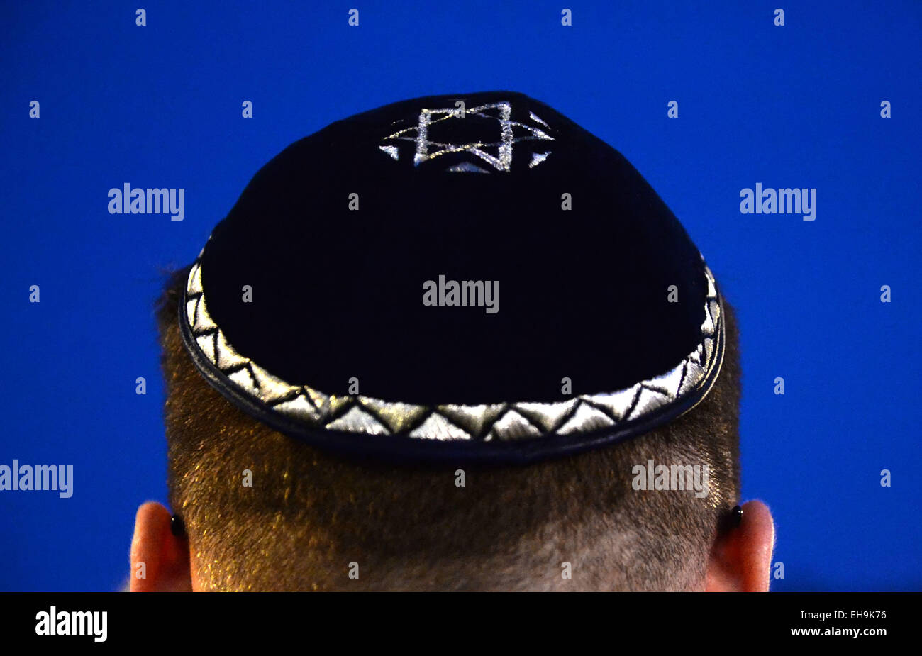 Wearing a jewish kippah hi-res stock photography and images - Alamy