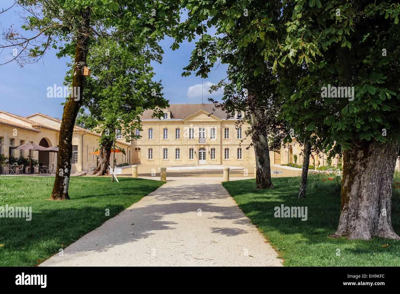 St emilion chateau wine hi-res stock photography and images - Alamy