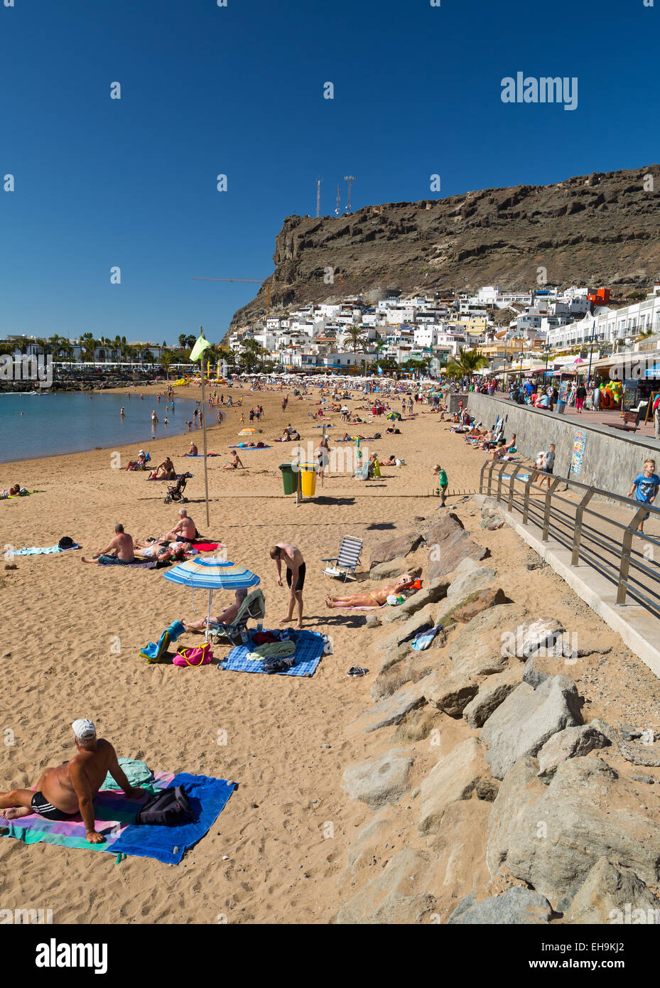 Puerto mogán beach gran canaria hi-res stock photography and images - Alamy