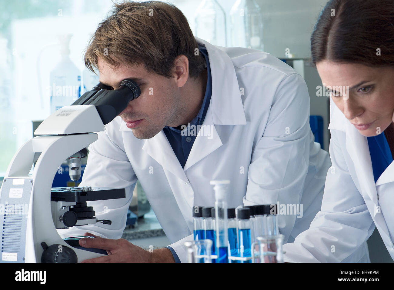Science team working microscopes hi-res stock photography and images ...