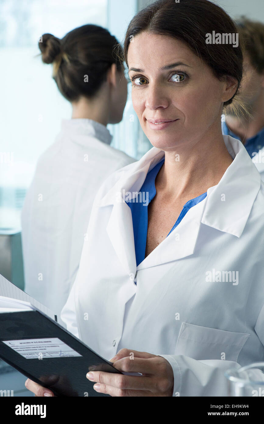 Scientist in laboratory, portrait Stock Photo - Alamy Scientist in laboratory, portrait Stock Photo - Alamy
